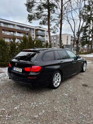 Black BMW 5 Series 2011 in Tallinn, with an engine capacity of 3.00 L and mileage of 338 thousand km for 11499 €, photo 4 on AUTOMOTO.COM.LV