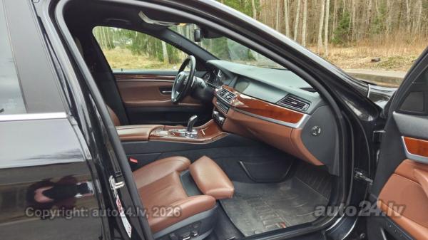 Melns BMW 5 Series 2011 Tallina, ar dzinēja tilpumu 3.00 L un nobraukumu 365 tūkst. km par 8800 €, foto 11 vietnē AUTOMOTO.COM.LV
