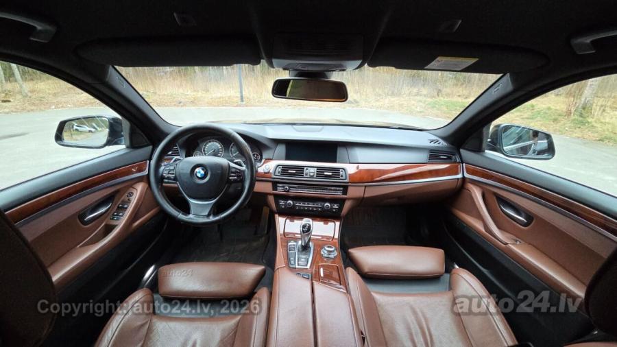 Melns BMW 5 Series 2011 Tallina, ar dzinēja tilpumu 3.00 L un nobraukumu 365 tūkst. km par 8800 €, foto 13 vietnē AUTOMOTO.COM.LV