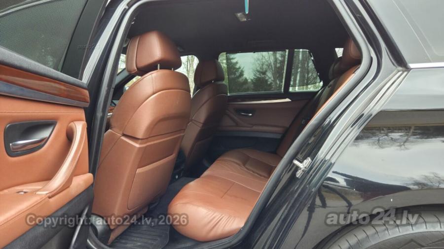 Melns BMW 5 Series 2011 Tallina, ar dzinēja tilpumu 3.00 L un nobraukumu 365 tūkst. km par 8800 €, foto 14 vietnē AUTOMOTO.COM.LV