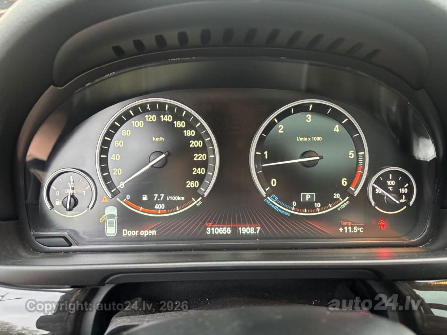 Melns BMW 5 Series 2011 Tallina, ar dzinēja tilpumu 3.00 L un nobraukumu 310 tūkst. km par 12500 €, foto 8 vietnē AUTOMOTO.COM.LV