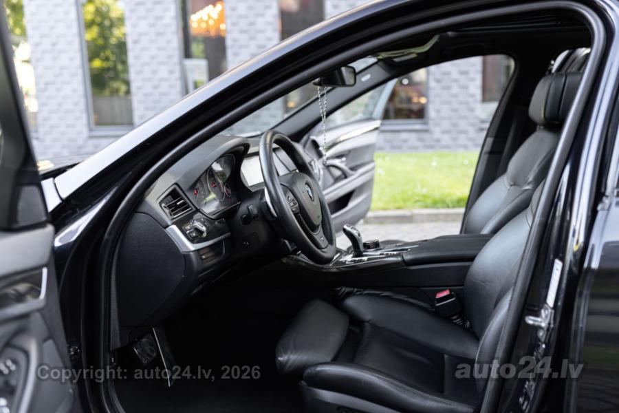Black BMW 5 Series 2011 in Tallinn, with an engine capacity of 3.00 L and mileage of 291 thousand km for 11599 €, photo 10 on AUTOMOTO.COM.LV