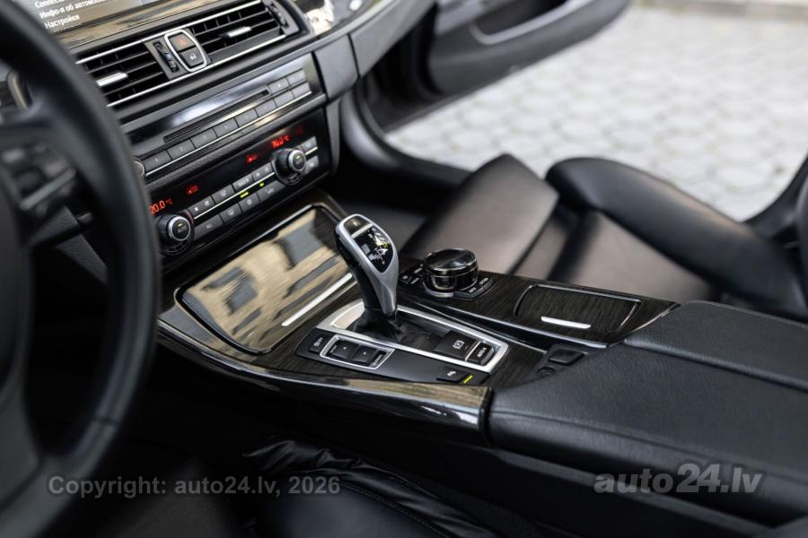 Black BMW 5 Series 2011 in Tallinn, with an engine capacity of 3.00 L and mileage of 291 thousand km for 11599 €, photo 12 on AUTOMOTO.COM.LV