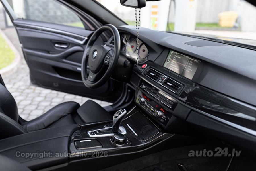 Black BMW 5 Series 2011 in Tallinn, with an engine capacity of 3.00 L and mileage of 291 thousand km for 11599 €, photo 16 on AUTOMOTO.COM.LV
