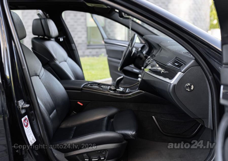 Black BMW 5 Series 2011 in Tallinn, with an engine capacity of 3.00 L and mileage of 291 thousand km for 11599 €, photo 17 on AUTOMOTO.COM.LV