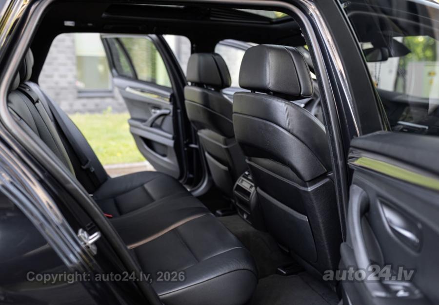 Black BMW 5 Series 2011 in Tallinn, with an engine capacity of 3.00 L and mileage of 291 thousand km for 11599 €, photo 18 on AUTOMOTO.COM.LV