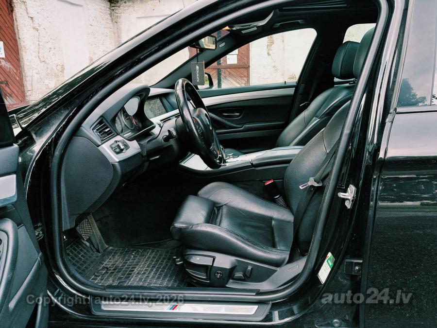 Melns BMW 5 Series 2011 Tallina, ar dzinēja tilpumu 3.00 L un nobraukumu 0 tūkst. km par 10499 €, foto 8 vietnē AUTOMOTO.COM.LV