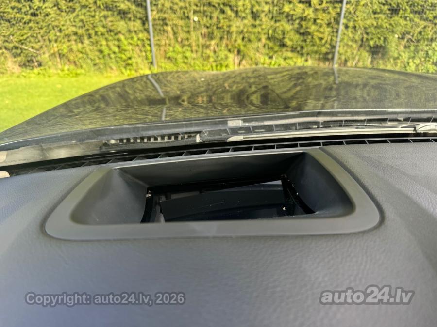 Black BMW 5 Series 2011 in Tartu, with an engine capacity of 2.00 L and mileage of 229 thousand km for 11990 €, photo 15 on AUTOMOTO.COM.LV