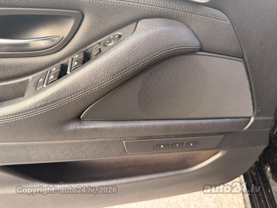 Melns BMW 5 Series 2011 Tartu, ar dzinēja tilpumu 3.00 L un nobraukumu 281 tūkst. km par 12500 €, foto 19 vietnē AUTOMOTO.COM.LV