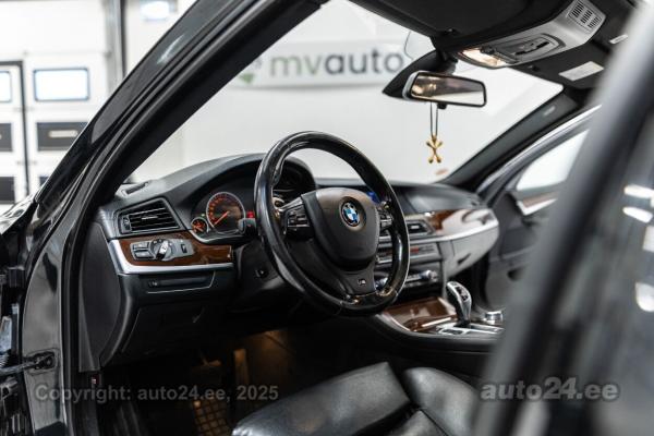 Black BMW 5 Series 2012 in Tallinn, with an engine capacity of 3.00 L and mileage of 310 thousand km for 10990 €, photo 11 on AUTOMOTO.COM.LV