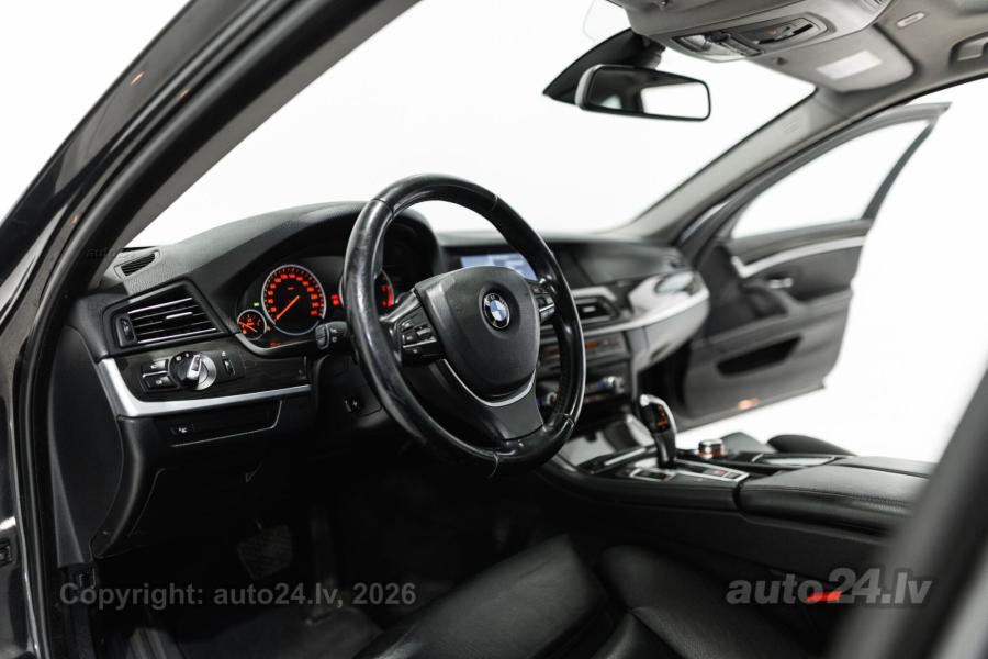 Melns BMW 5 Series 2012 Tallina, ar dzinēja tilpumu 2.00 L un nobraukumu 323 tūkst. km par 8990 €, foto 12 vietnē AUTOMOTO.COM.LV