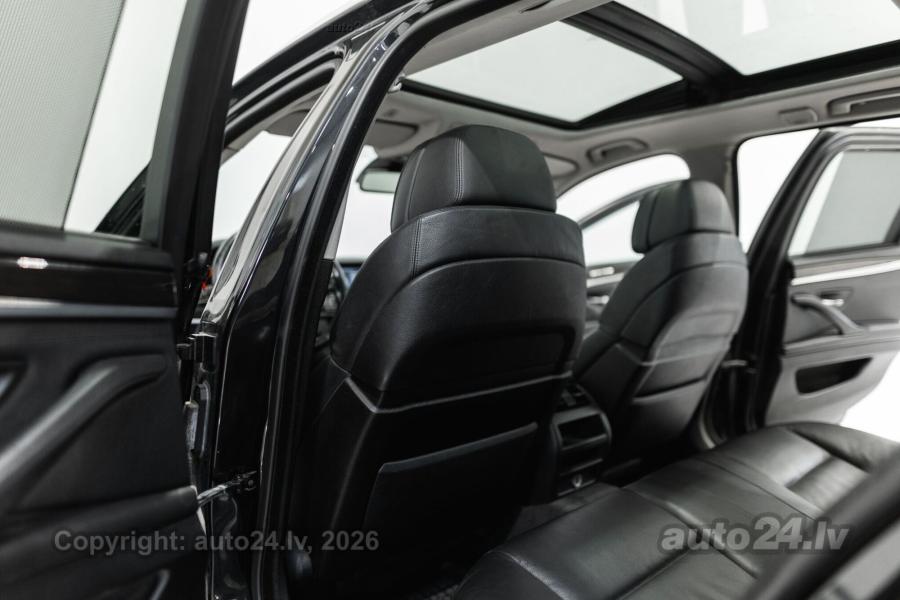 Melns BMW 5 Series 2012 Tallina, ar dzinēja tilpumu 2.00 L un nobraukumu 323 tūkst. km par 8990 €, foto 19 vietnē AUTOMOTO.COM.LV