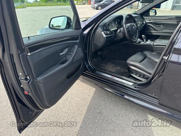 Black BMW 5 Series 2012 in Tartu, with an engine capacity of 3.00 L and mileage of 231 thousand km for 12795 €, photo 9 on AUTOMOTO.COM.LV