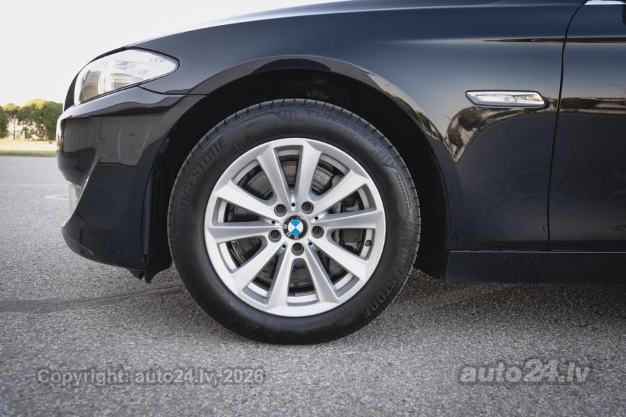 Melns BMW 5 Series 2012 Tartu, ar dzinēja tilpumu 3.00 L un nobraukumu 312 tūkst. km par 9300 €, foto 31 vietnē AUTOMOTO.COM.LV