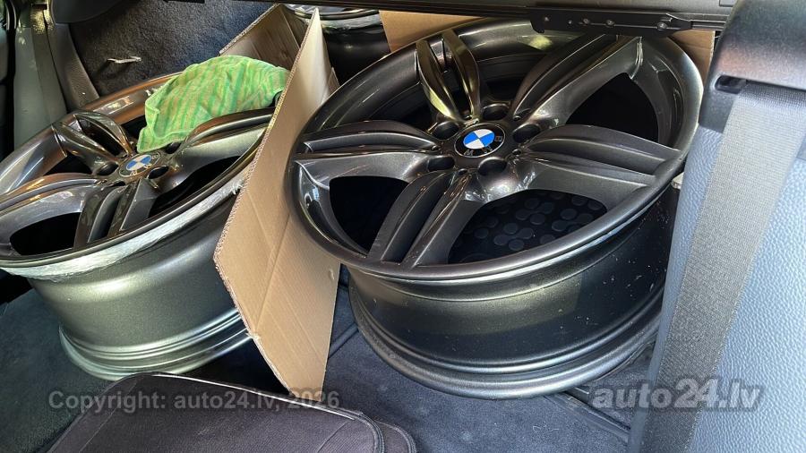 Melns BMW 5 Series 2013 Tallina, ar dzinēja tilpumu 3.00 L un nobraukumu 0 tūkst. km par 16200 €, foto 7 vietnē AUTOMOTO.COM.LV