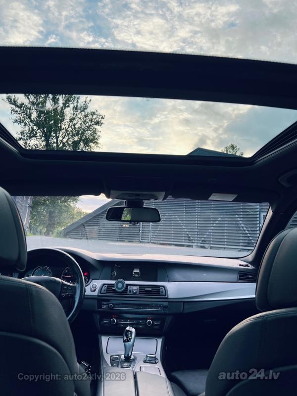Black BMW 5 Series 2013 in Tallinn, with an engine capacity of 2.00 L and mileage of 239 thousand km for 12900 €, photo 5 on AUTOMOTO.COM.LV