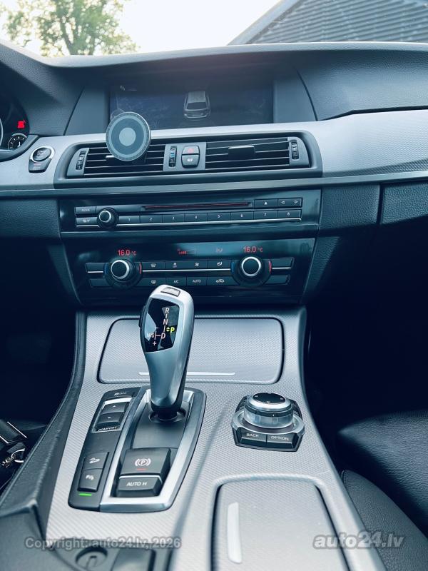 Black BMW 5 Series 2013 in Tallinn, with an engine capacity of 2.00 L and mileage of 239 thousand km for 12900 €, photo 10 on AUTOMOTO.COM.LV