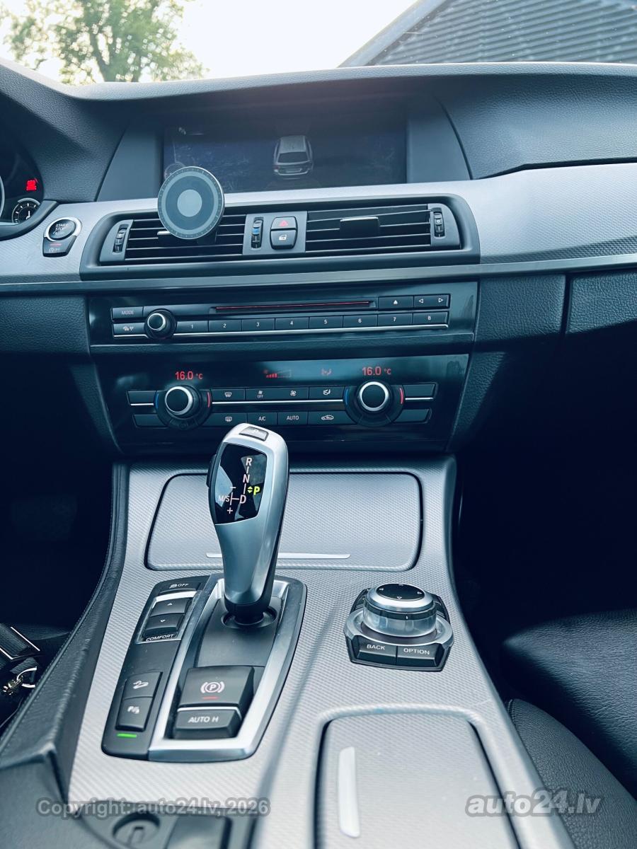 Black BMW 5 Series 2013 in Tallinn, with an engine capacity of 2.00 L and mileage of 239 thousand km for 12900 €, photo 11 on AUTOMOTO.COM.LV