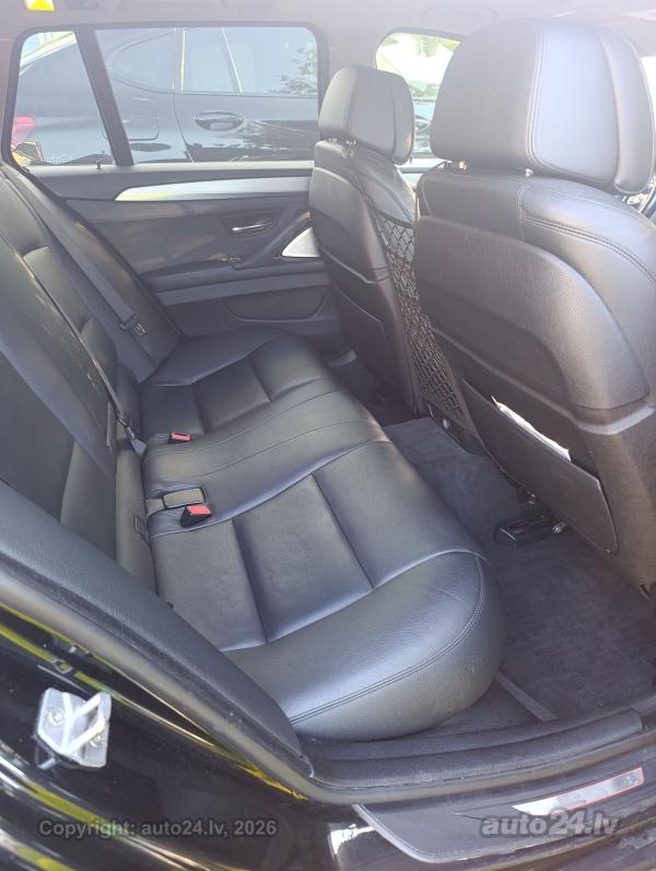 Black BMW 5 Series 2013 in Tallinn, with an engine capacity of 3.00 L and mileage of 358 thousand km for 12400 €, photo 5 on AUTOMOTO.COM.LV