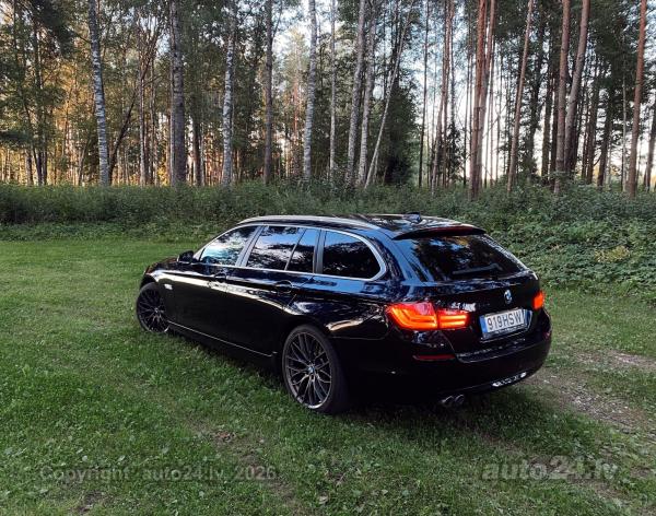 Black BMW 5 Series 2013 in Rakvere, with an engine capacity of 3.00 L and mileage of 360 thousand km for 9999 €, photo 1 on AUTOMOTO.COM.LV