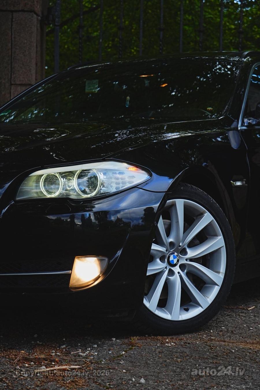 Melns BMW 5 Series 2013 Jehvi, ar dzinēja tilpumu 3.00 L un nobraukumu 273 tūkst. km par 15900 €, foto 3 vietnē AUTOMOTO.COM.LV