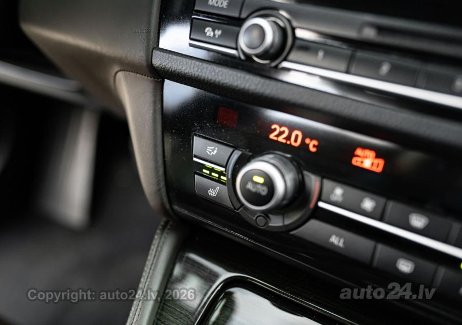Black BMW 5 Series 2013 in Tallinn, with an engine capacity of 3.00 L and mileage of 345 thousand km for 9800 €, photo 19 on AUTOMOTO.COM.LV
