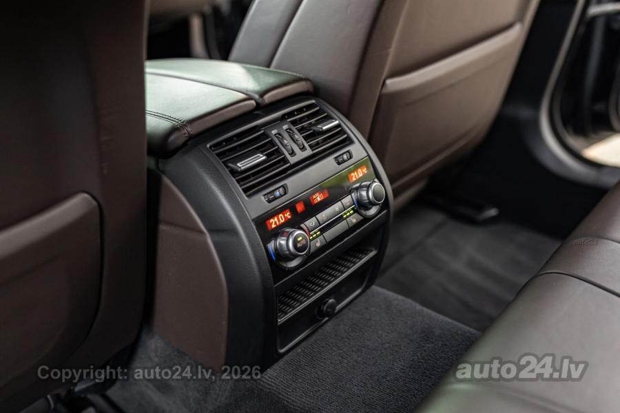 Black BMW 5 Series 2013 in Tallinn, with an engine capacity of 3.00 L and mileage of 345 thousand km for 9800 €, photo 21 on AUTOMOTO.COM.LV