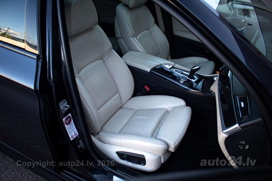 Melns BMW 5 Series 2013 Pērnava, ar dzinēja tilpumu 3.00 L un nobraukumu 276 tūkst. km par 13490 €, foto 15 vietnē AUTOMOTO.COM.LV