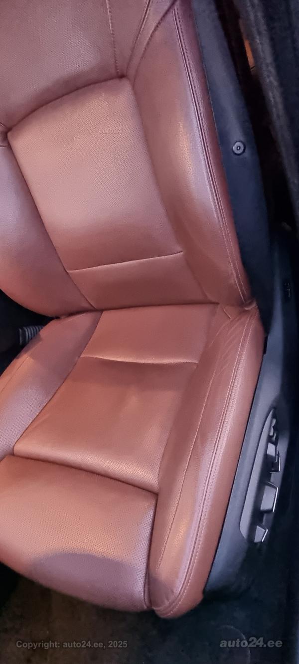 Melns BMW 5 Series 2014 Tallina, ar dzinēja tilpumu 3.00 L un nobraukumu 330 tūkst. km par 13999 €, foto 11 vietnē AUTOMOTO.COM.LV