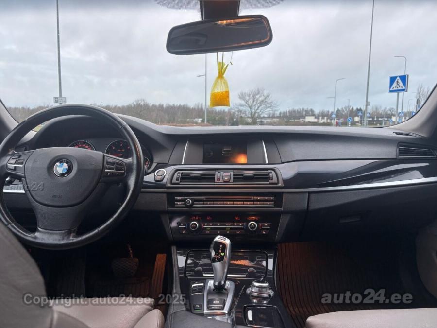 Black BMW 5 Series 2014 in Tallinn, with an engine capacity of 2.00 L and mileage of 468 thousand km for 7000 €, photo 11 on AUTOMOTO.COM.LV