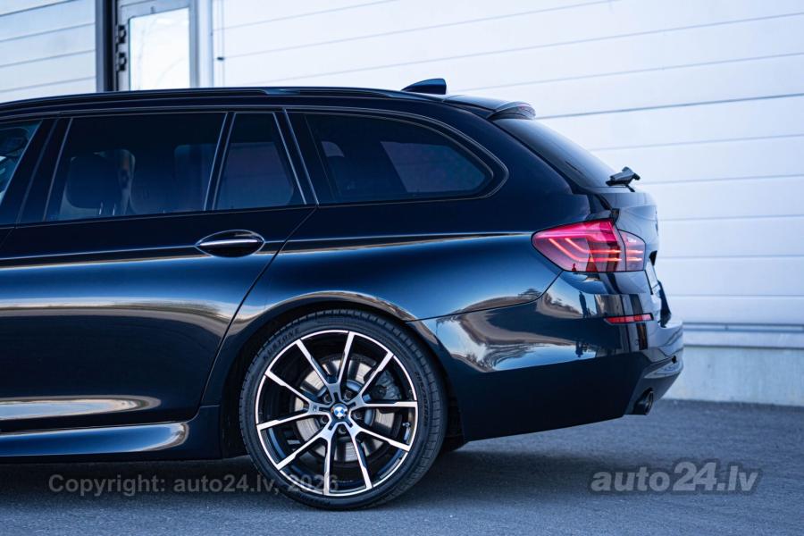 Melns BMW 5 Series 2014 Tallina, ar dzinēja tilpumu 3.00 L un nobraukumu 249 tūkst. km par 15900 €, foto 16 vietnē AUTOMOTO.COM.LV