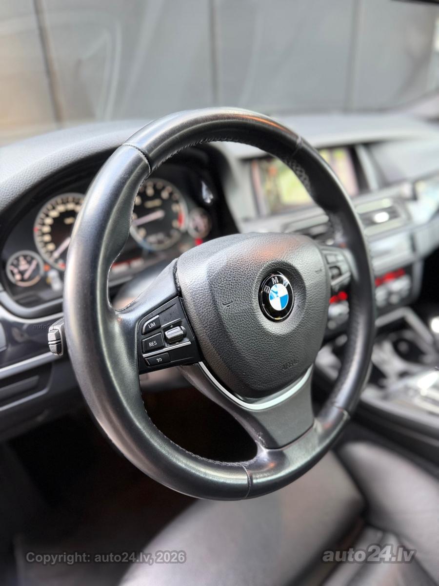 Black BMW 5 Series 2014 in Tallinn, with an engine capacity of 3.00 L and mileage of 296 thousand km for 12500 €, photo 11 on AUTOMOTO.COM.LV