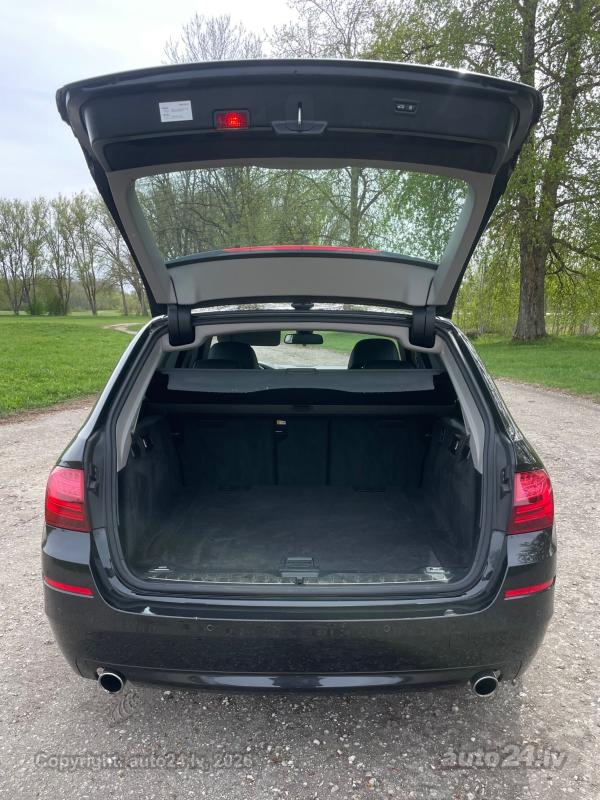 Black BMW 5 Series 2014 in Paide, with an engine capacity of 3.00 L and mileage of 245 thousand km for 15699 €, photo 9 on AUTOMOTO.COM.LV