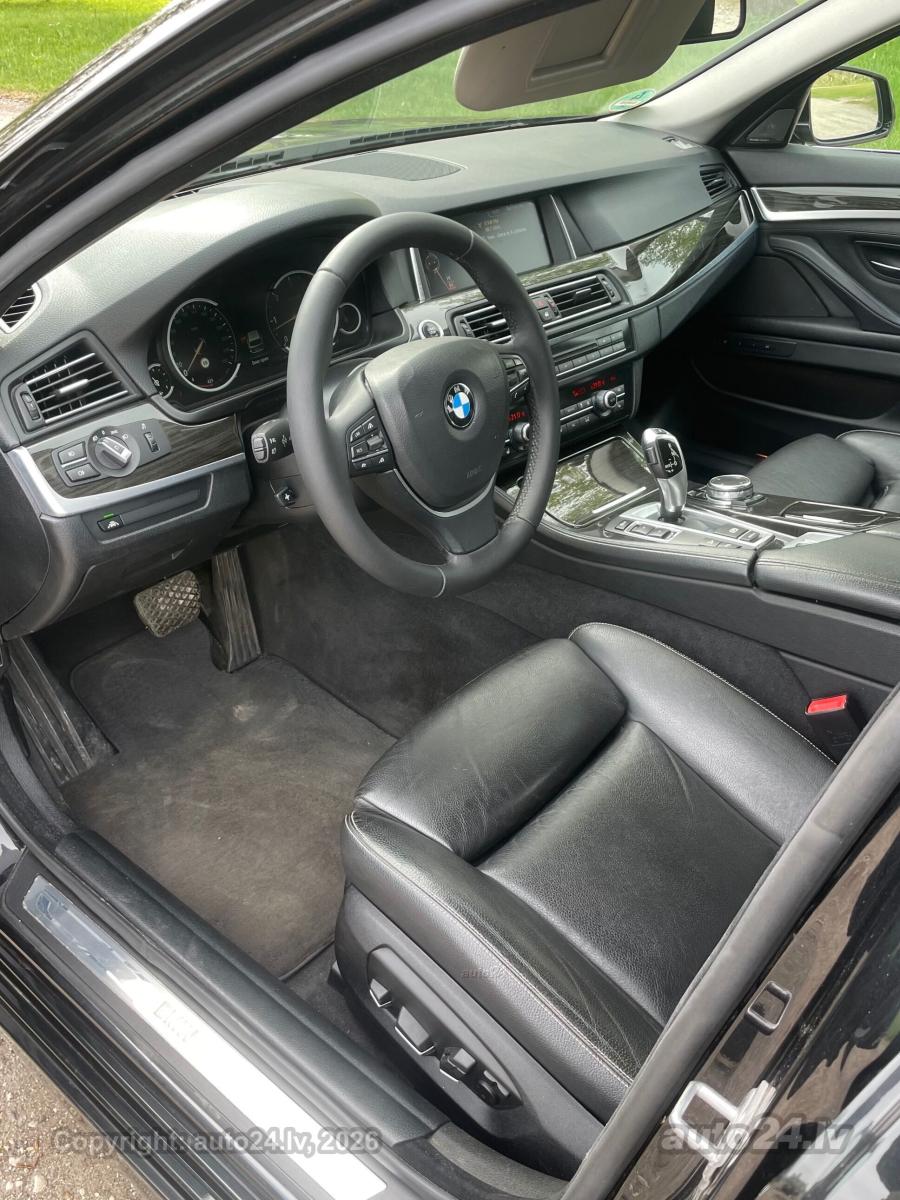 Black BMW 5 Series 2014 in Paide, with an engine capacity of 3.00 L and mileage of 245 thousand km for 15699 €, photo 13 on AUTOMOTO.COM.LV