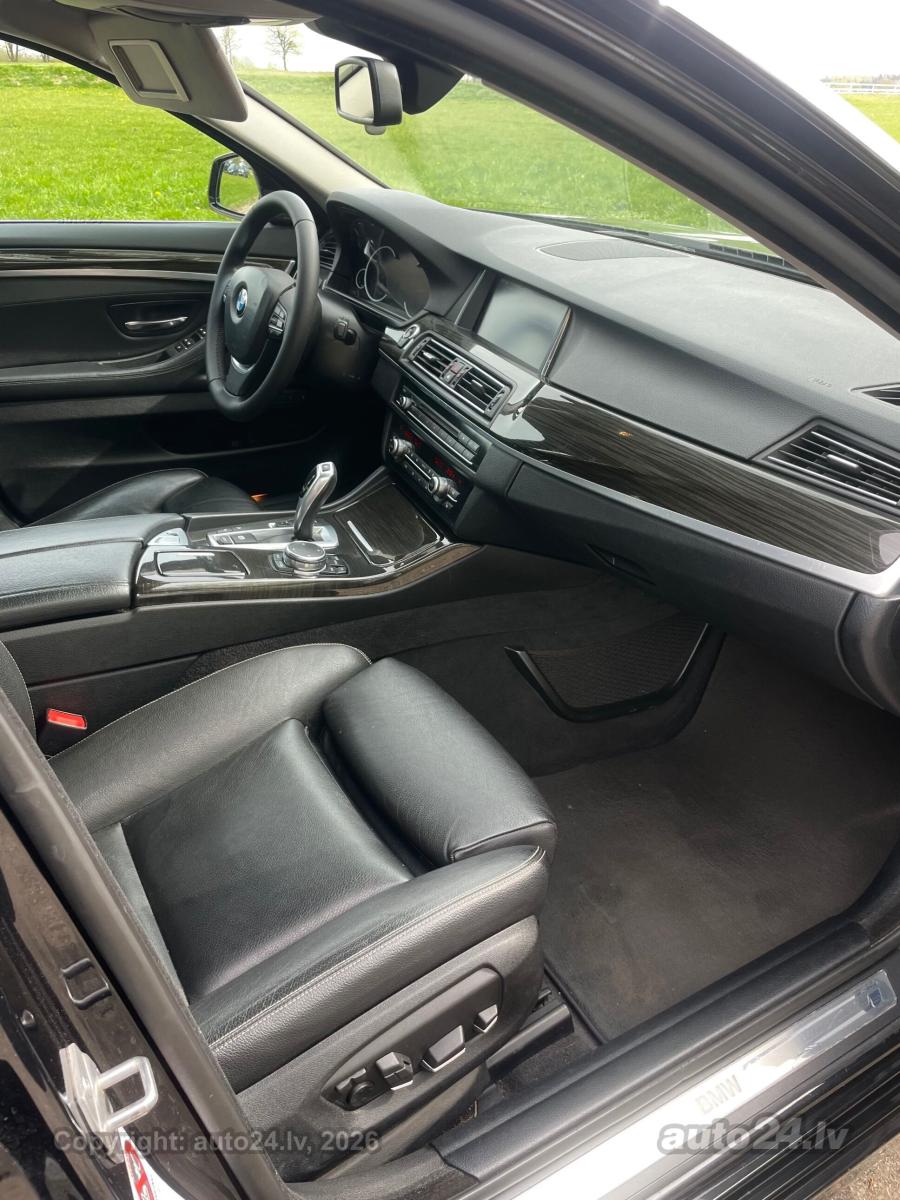 Black BMW 5 Series 2014 in Paide, with an engine capacity of 3.00 L and mileage of 245 thousand km for 15699 €, photo 14 on AUTOMOTO.COM.LV