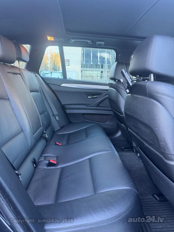 Melns BMW 5 Series 2014 Tallina, ar dzinēja tilpumu 3.00 L un nobraukumu 256 tūkst. km par 13000 €, foto 9 vietnē AUTOMOTO.COM.LV