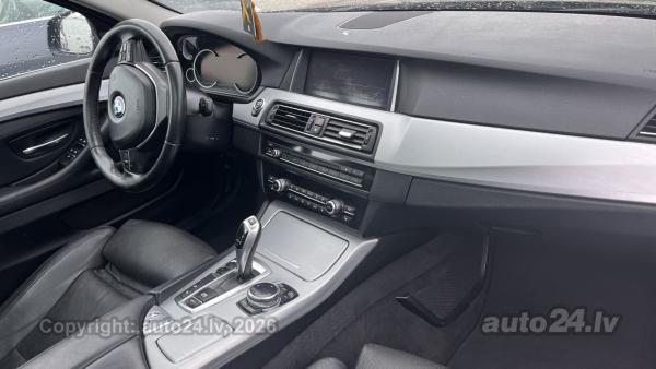 Melns BMW 5 Series 2014 Pērnava, ar dzinēja tilpumu 3.00 L un nobraukumu 349 tūkst. km par 5500 €, foto 5 vietnē AUTOMOTO.COM.LV