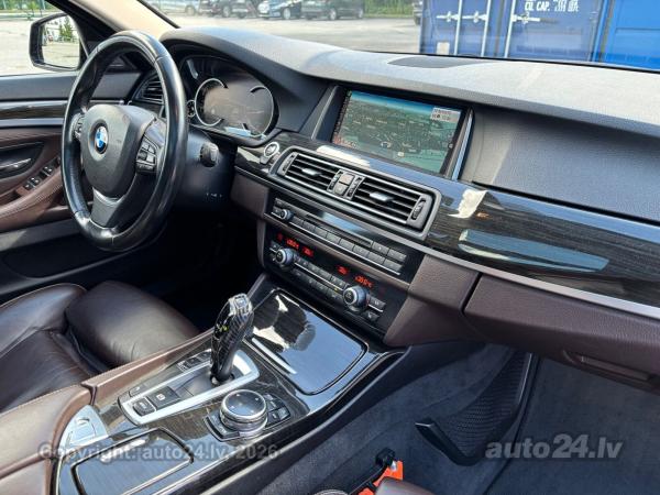 Black BMW 5 Series 2014 in Paide, with an engine capacity of 3.00 L and mileage of 317 thousand km for 11890 €, photo 7 on AUTOMOTO.COM.LV