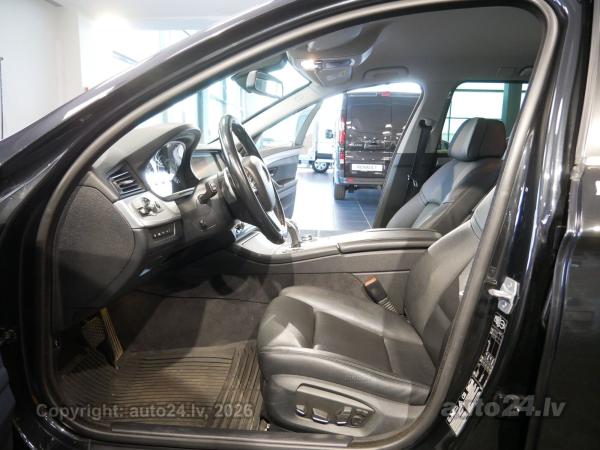 Melns BMW 5 Series 2014 Tallina, ar dzinēja tilpumu 3.00 L un nobraukumu 293 tūkst. km par 10990 €, foto 7 vietnē AUTOMOTO.COM.LV