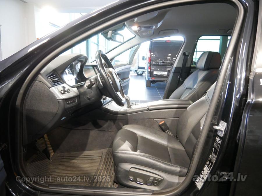 Black BMW 5 Series 2014 in Tallinn, with an engine capacity of 3.00 L and mileage of 293 thousand km for 10990 €, photo 7 on AUTOMOTO.COM.LV