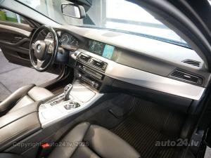 Black BMW 5 Series 2014 in Tallinn, with an engine capacity of 3.00 L and mileage of 293 thousand km for 10990 €, photo 10 on AUTOMOTO.COM.LV