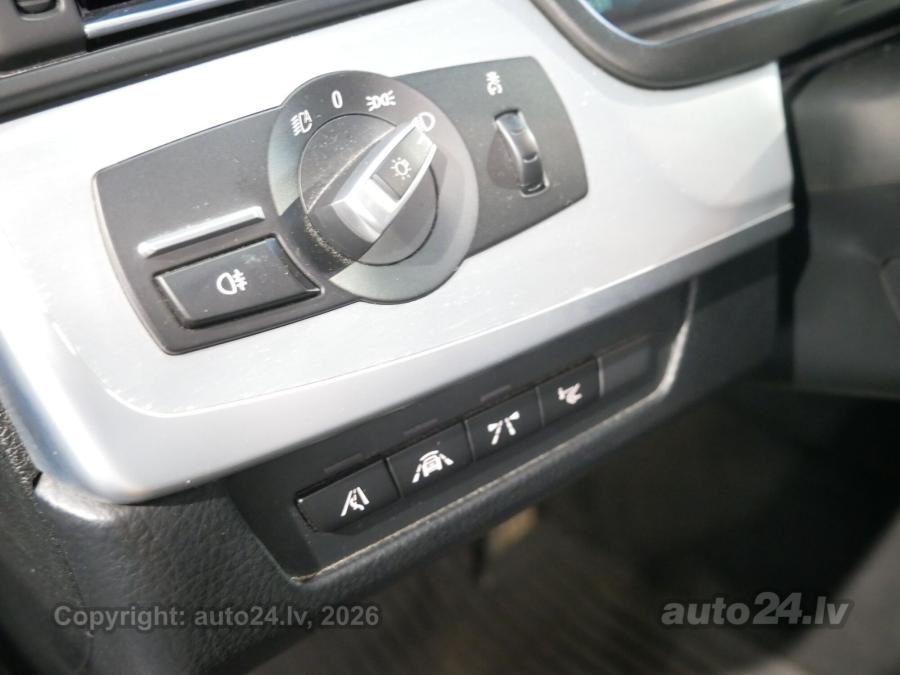 Black BMW 5 Series 2014 in Tallinn, with an engine capacity of 3.00 L and mileage of 293 thousand km for 10990 €, photo 11 on AUTOMOTO.COM.LV