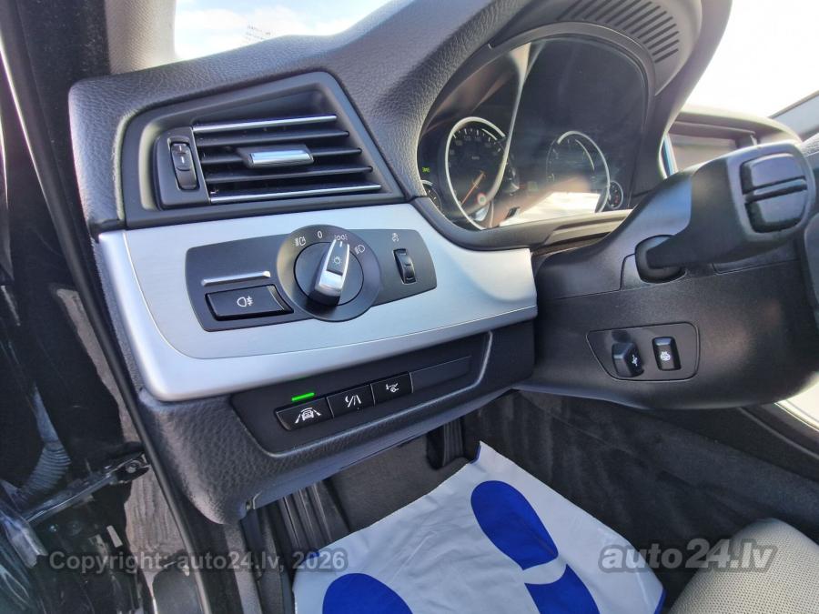 Melns BMW 5 Series 2014 Tartu, ar dzinēja tilpumu 3.00 L un nobraukumu 234 tūkst. km par 13390 €, foto 15 vietnē AUTOMOTO.COM.LV