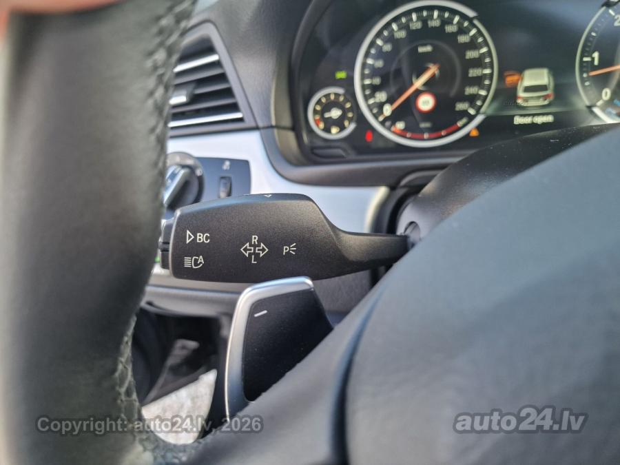Melns BMW 5 Series 2014 Tartu, ar dzinēja tilpumu 3.00 L un nobraukumu 234 tūkst. km par 13390 €, foto 18 vietnē AUTOMOTO.COM.LV