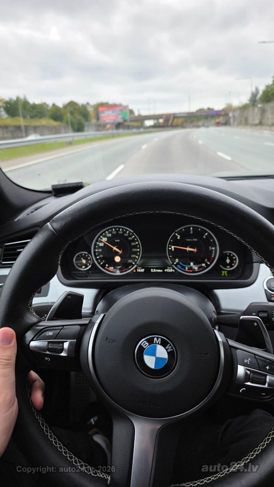 Black BMW 5 Series 2014 in Tallinn, with an engine capacity of 3.00 L and mileage of 275 thousand km for 13999 €, photo 13 on AUTOMOTO.COM.LV
