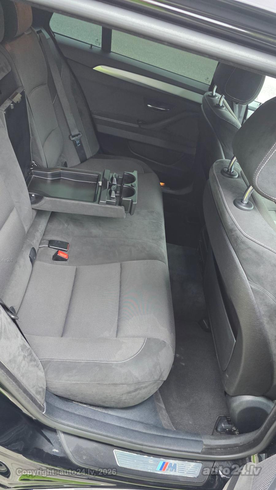 Black BMW 5 Series 2014 in Tallinn, with an engine capacity of 3.00 L and mileage of 275 thousand km for 13999 €, photo 19 on AUTOMOTO.COM.LV
