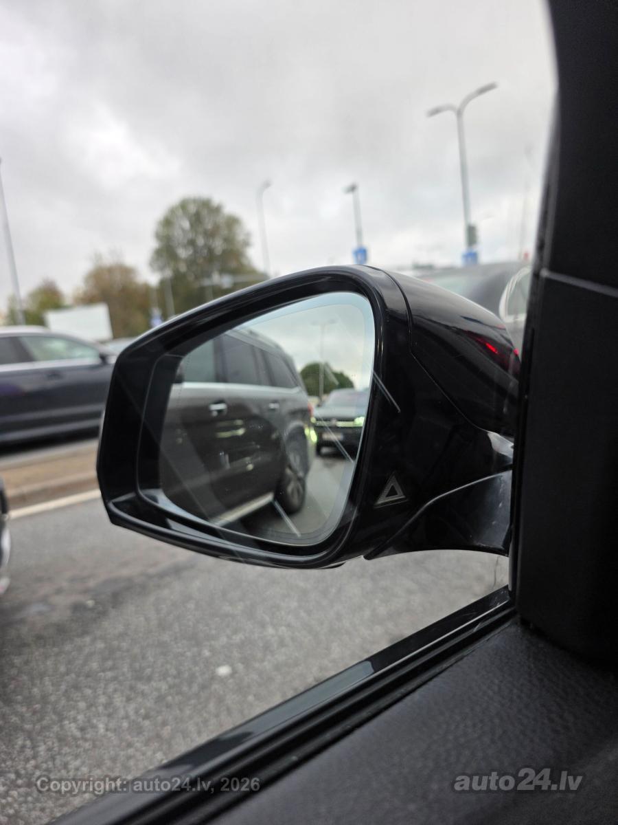 Black BMW 5 Series 2014 in Tallinn, with an engine capacity of 3.00 L and mileage of 275 thousand km for 13999 €, photo 23 on AUTOMOTO.COM.LV