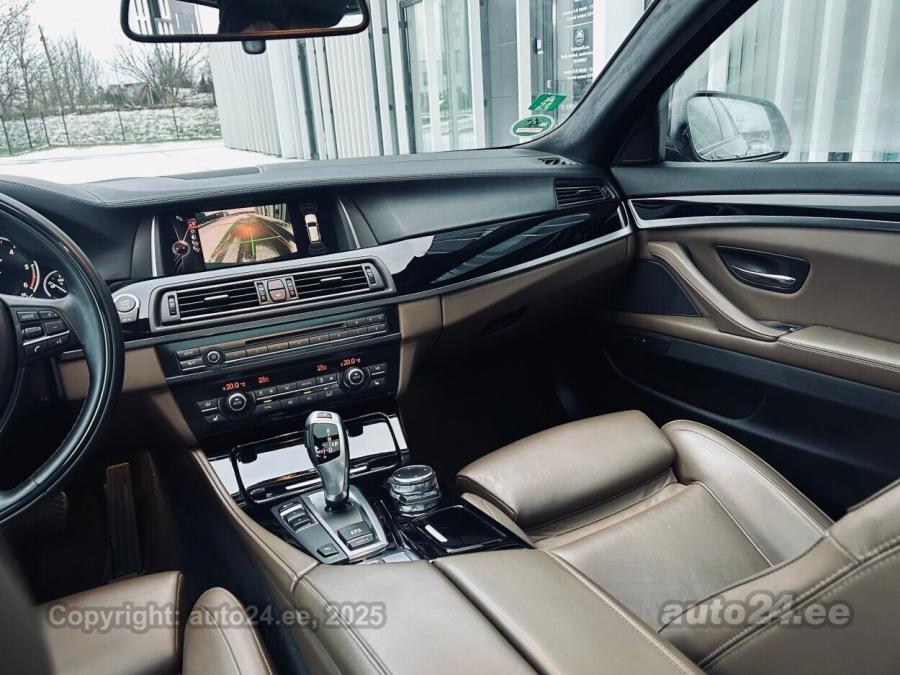 Melns BMW 5 Series 2015 Tallina, ar dzinēja tilpumu 3.00 L un nobraukumu 230 tūkst. km par 12680 €, foto 12 vietnē AUTOMOTO.COM.LV