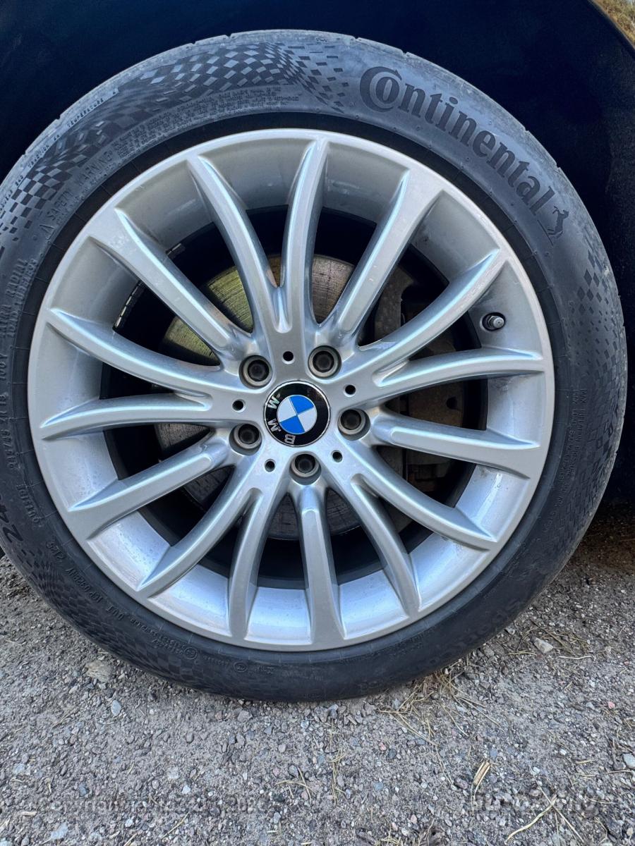 Melns BMW 5 Series 2015 Tallina, ar dzinēja tilpumu 3.00 L un nobraukumu 233 tūkst. km par 19000 €, foto 17 vietnē AUTOMOTO.COM.LV