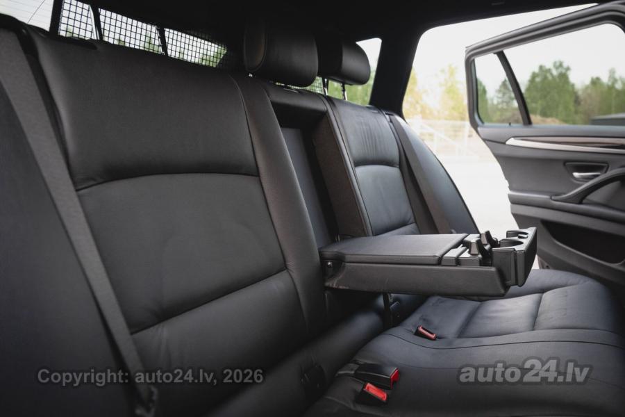 Melns BMW 5 Series 2015 Tartu, ar dzinēja tilpumu 2.00 L un nobraukumu 205 tūkst. km par 13450 €, foto 23 vietnē AUTOMOTO.COM.LV